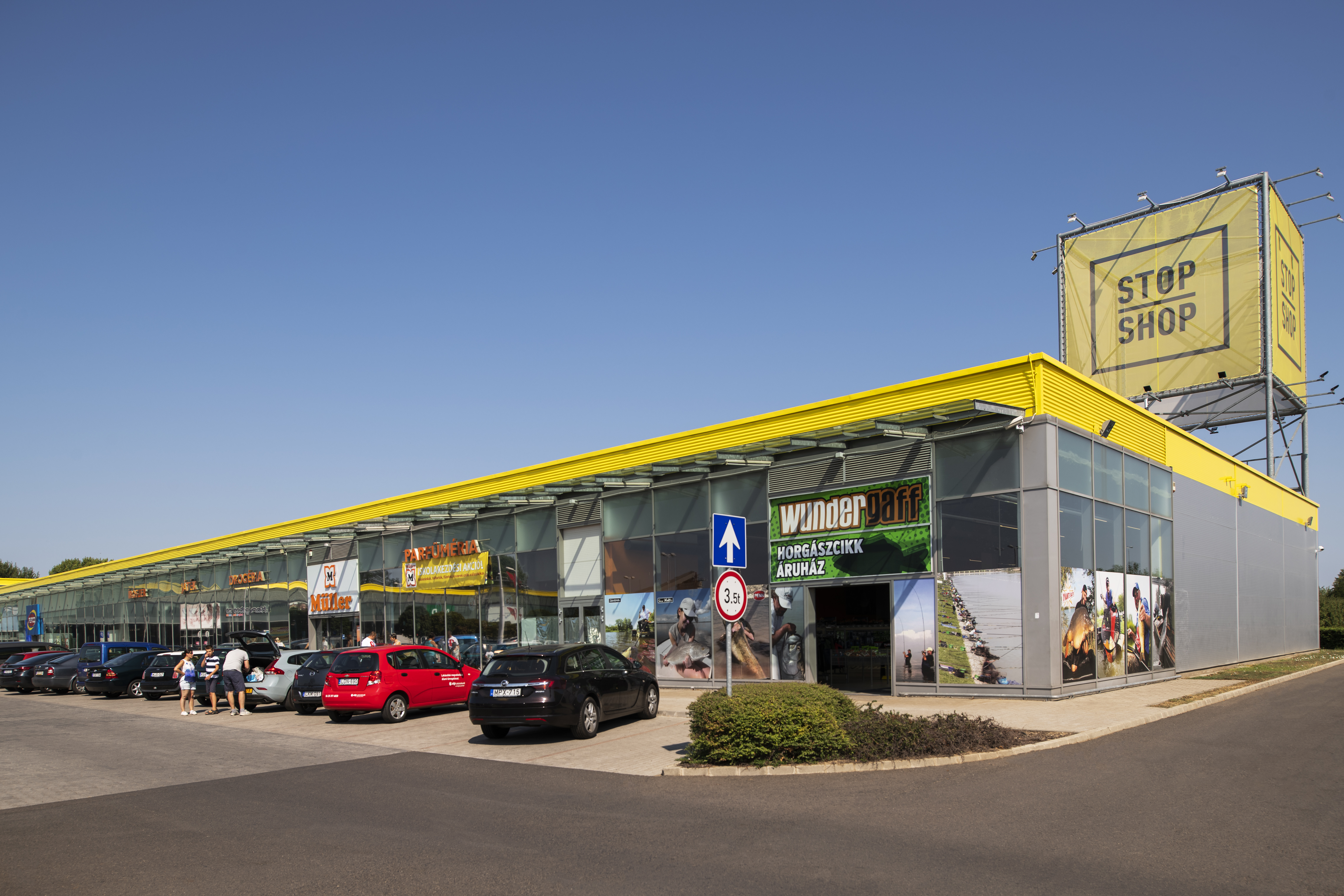STOP SHOP Debrecen retail park | CPI Europe